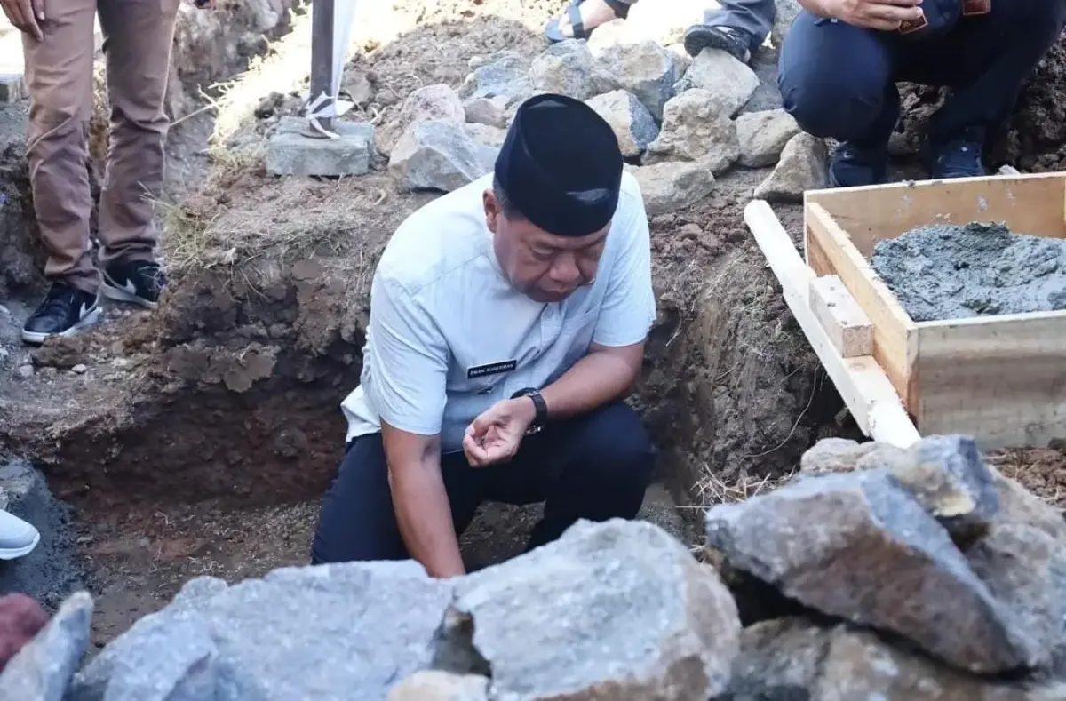 Bupati Majalengka Hadiri Milad dan Peletakan Batu Pertama Pembangunan Asrama Putra Ponpes Modern ...